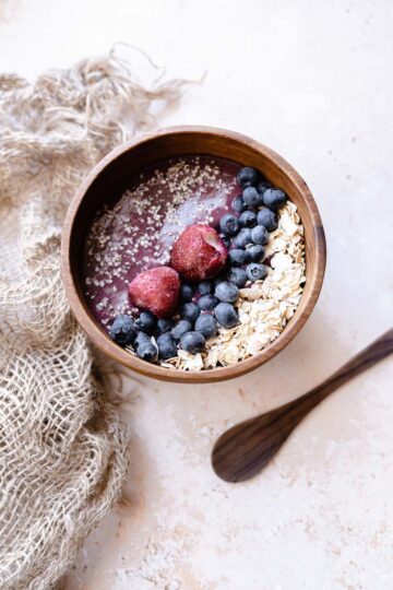 Acai Bowl Recipe (Easy, Thick and Creamy) - MOON and spoon and yum