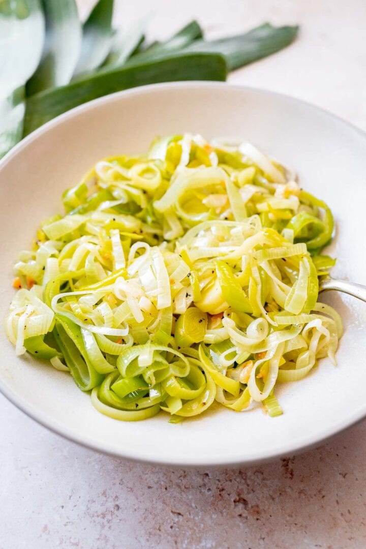 Easy Buttered Sautéed Leeks - MOON and spoon and yum