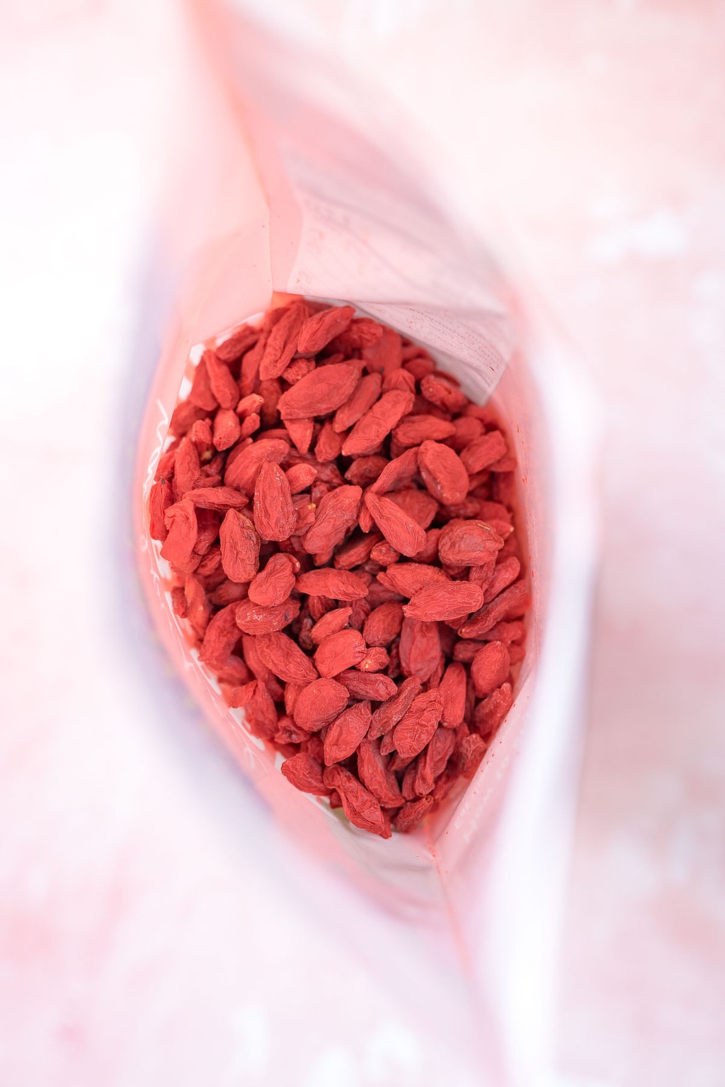 Goji Berry Smoothie Bowl - MOON and spoon and yum