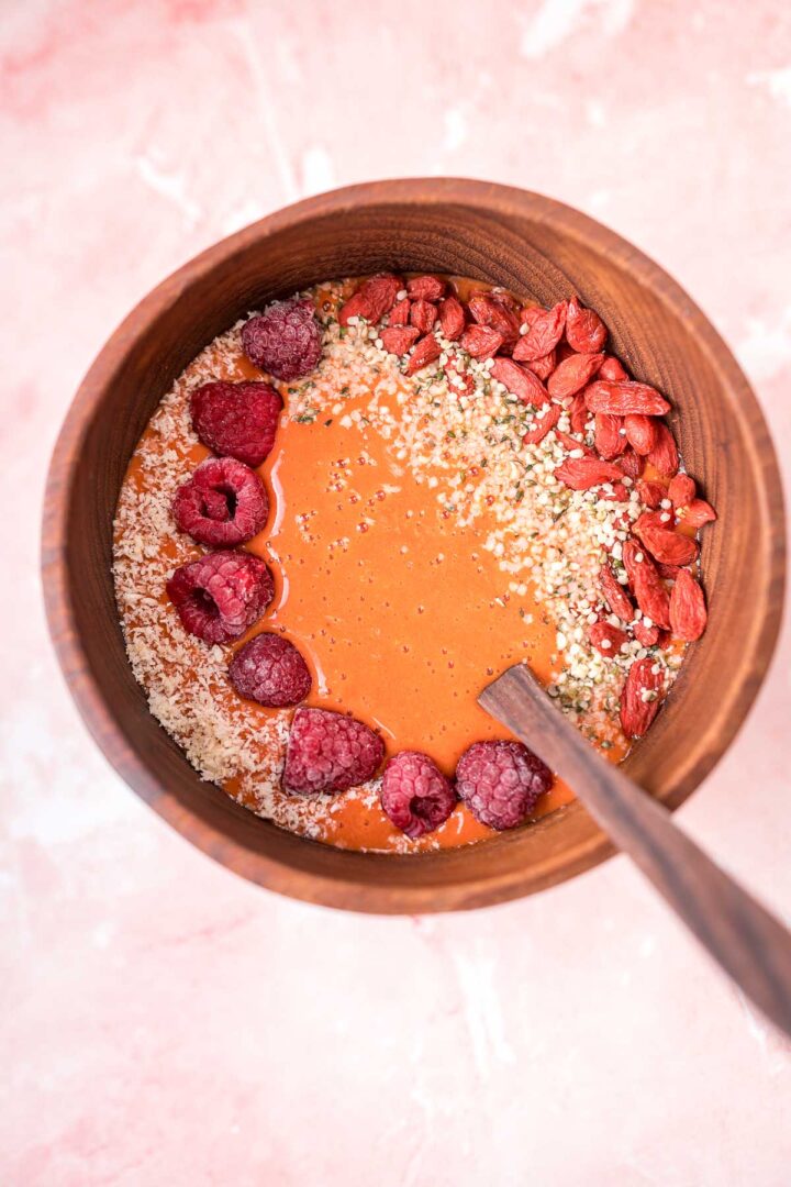 Goji Berry Smoothie Bowl - MOON and spoon and yum