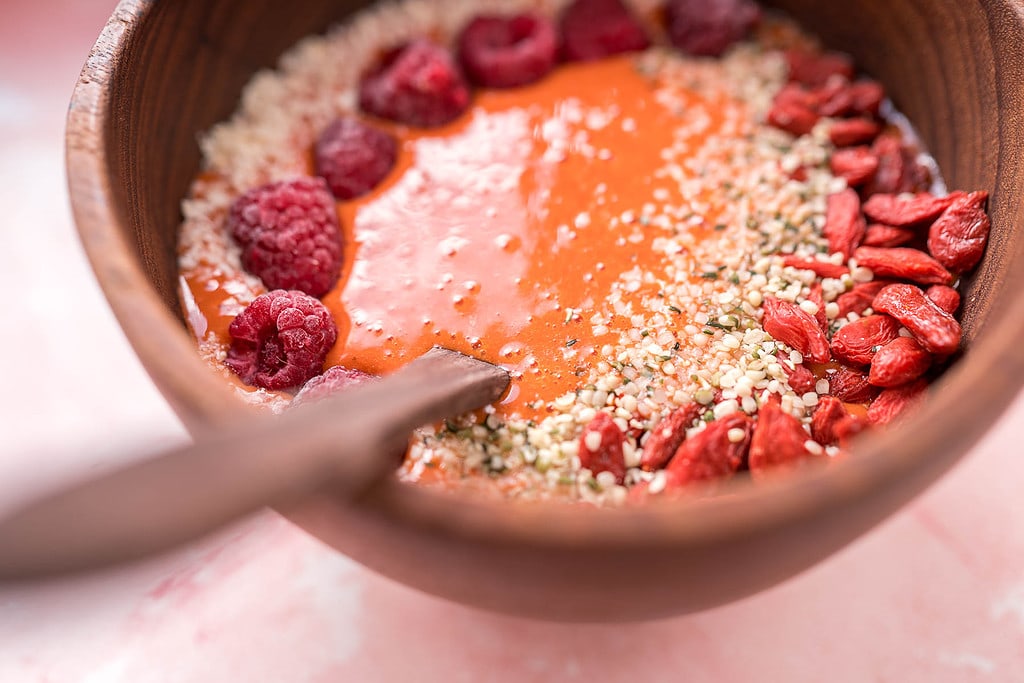 Goji Berry Smoothie Bowl - MOON and spoon and yum