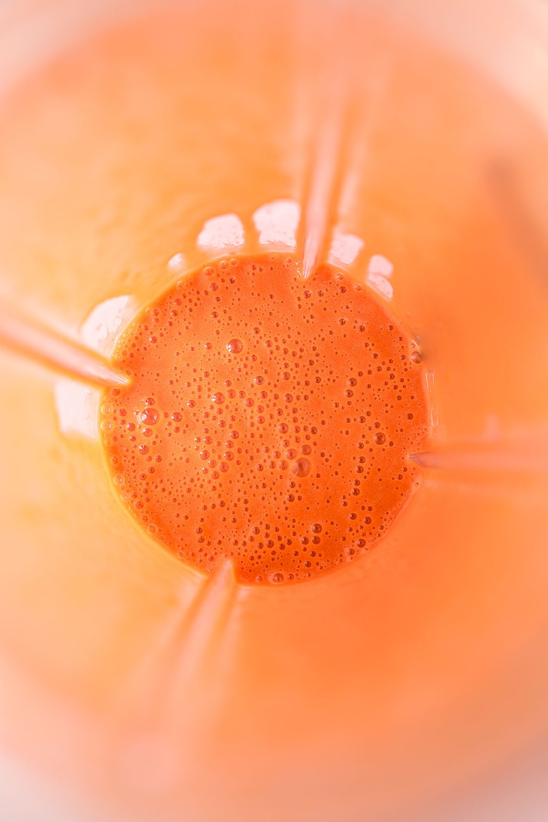 Goji Berry Smoothie Bowl - MOON and spoon and yum