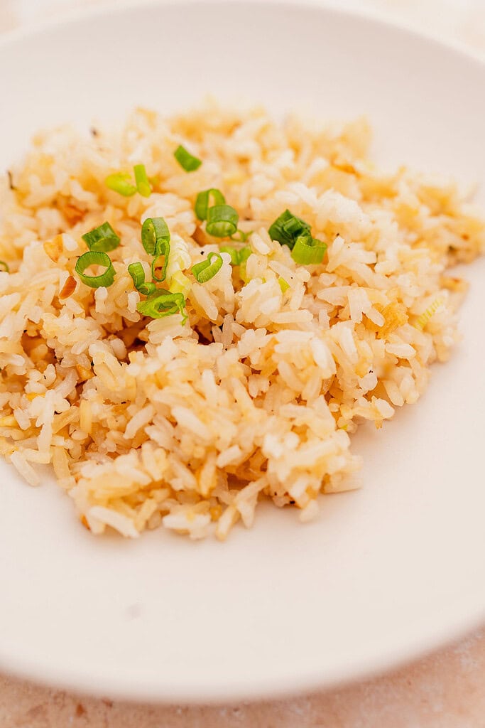 Quick and Easy Garlic Fried Rice (Sinangag) - MOON and spoon and yum