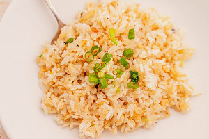 Quick and Easy Garlic Fried Rice (Sinangag) - MOON and spoon and yum