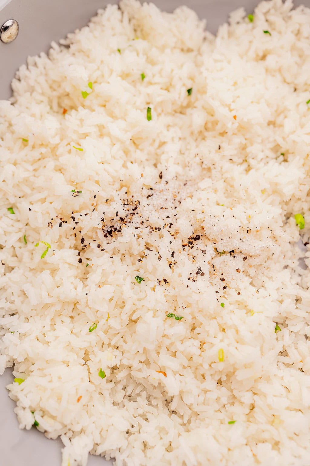 Quick and Easy Garlic Fried Rice (Sinangag) - MOON and spoon and yum