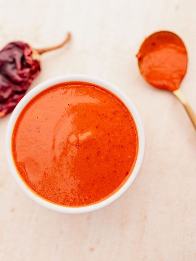 Mojo Rojo (Canarian Red Sauce) - MOON and spoon and yum