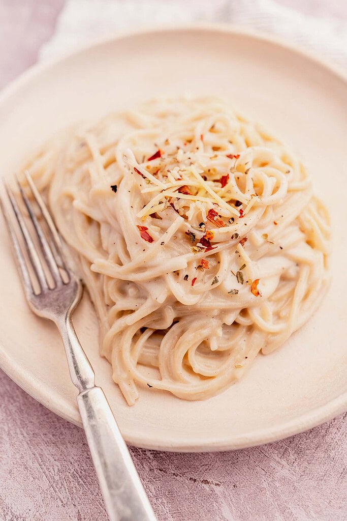 Creamy One-Pot Garlic Parmesan Pasta - MOON and spoon and yum