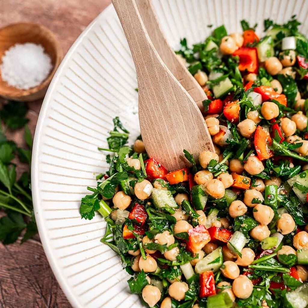 Musabaha Recipe (Warm Chickpeas With Tahini and Lemon)