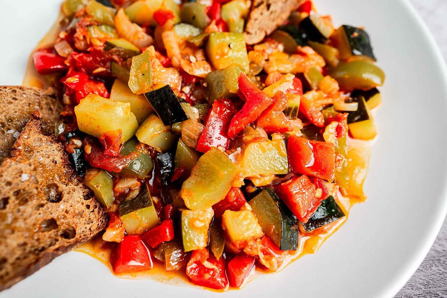 Pisto Manchego (Spanish Vegetable Stew) - MOON and spoon and yum