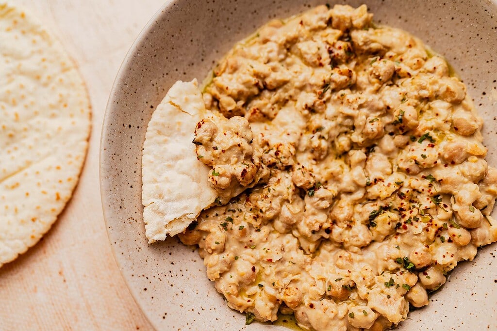 Musabaha Recipe (Warm Chickpeas With Tahini and Lemon)
